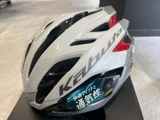 【OGK/KABUTO】人気ミドルグレードのVOLZZA新色あります！ | サイクルウェアのことならY's Road 大阪ウェア館にお任せください！