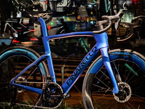 【お客様の一台】世界で一番人気カラー『LUXTER BLUE』のDOGMA Fをご納車させて頂きました。 | 大阪で自転車をお探しならY's ...